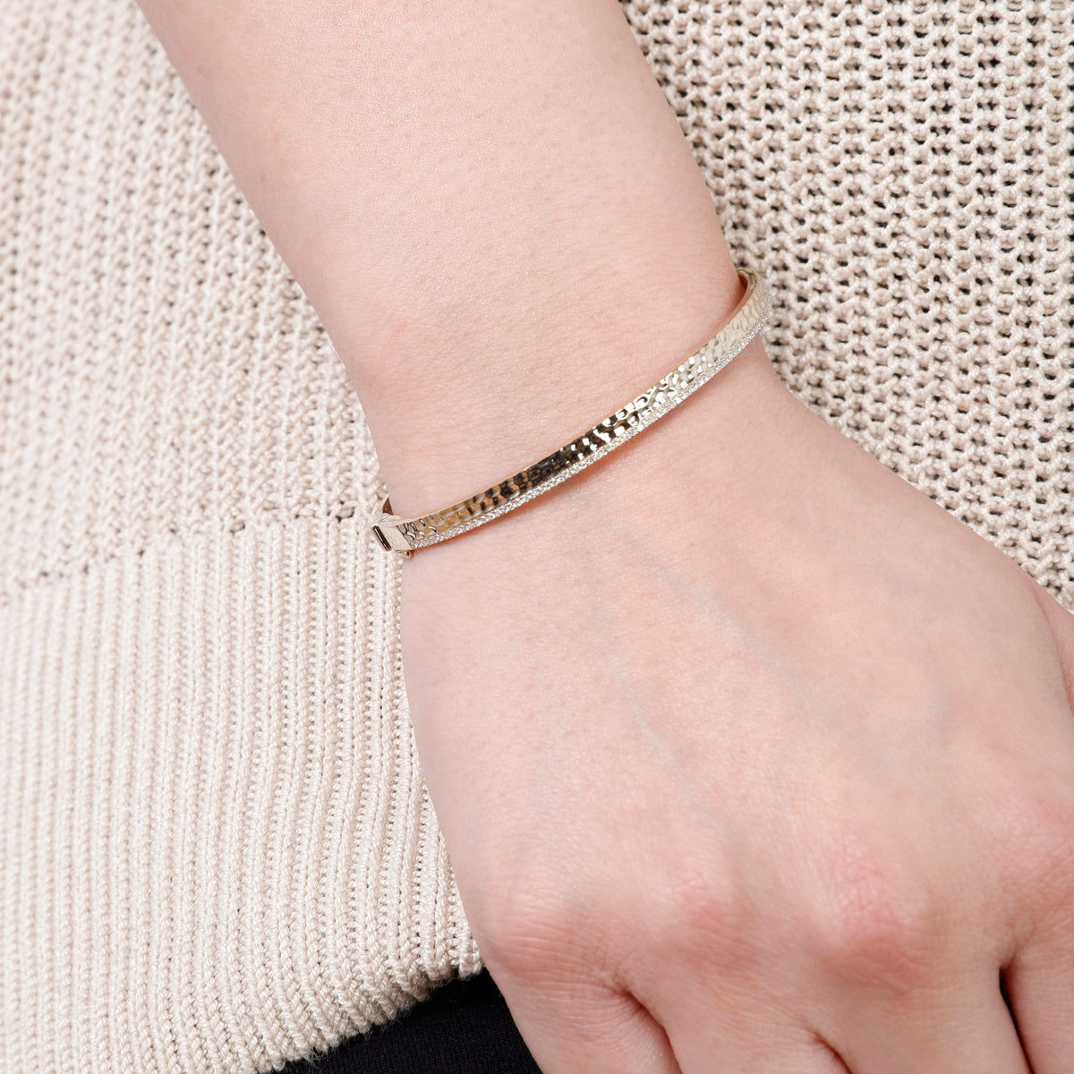 Everlasting Texture Bangle – Luvente