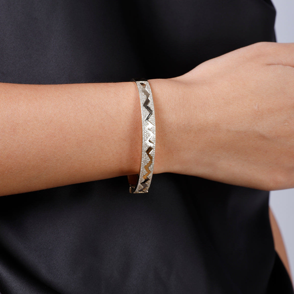 Thunderbolt Bold Bangle – Luvente